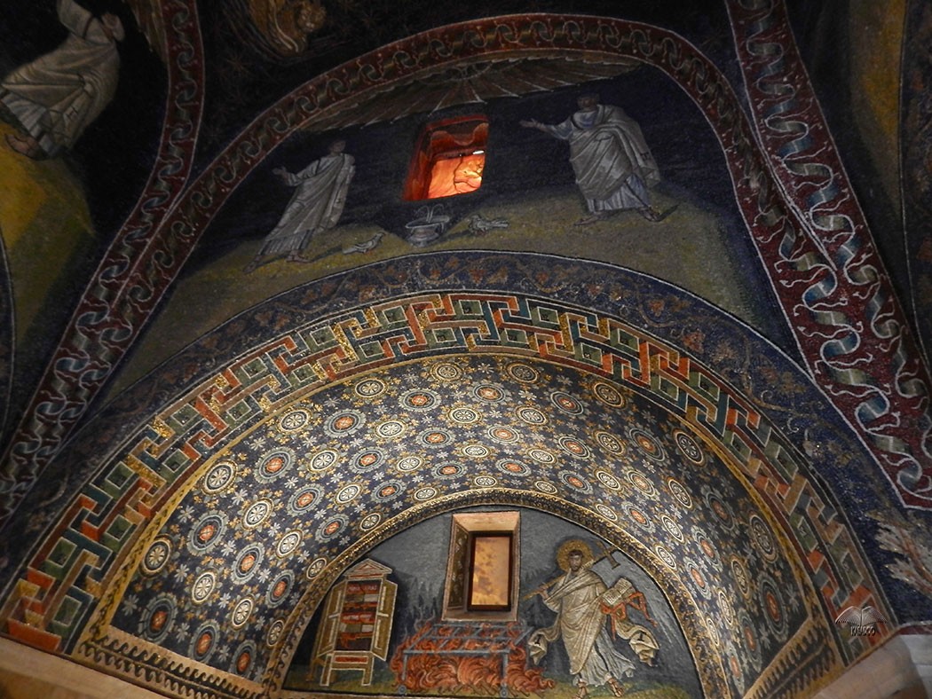 Photos of Mausoleum Galla Placidia in Ravenna - KASADOO