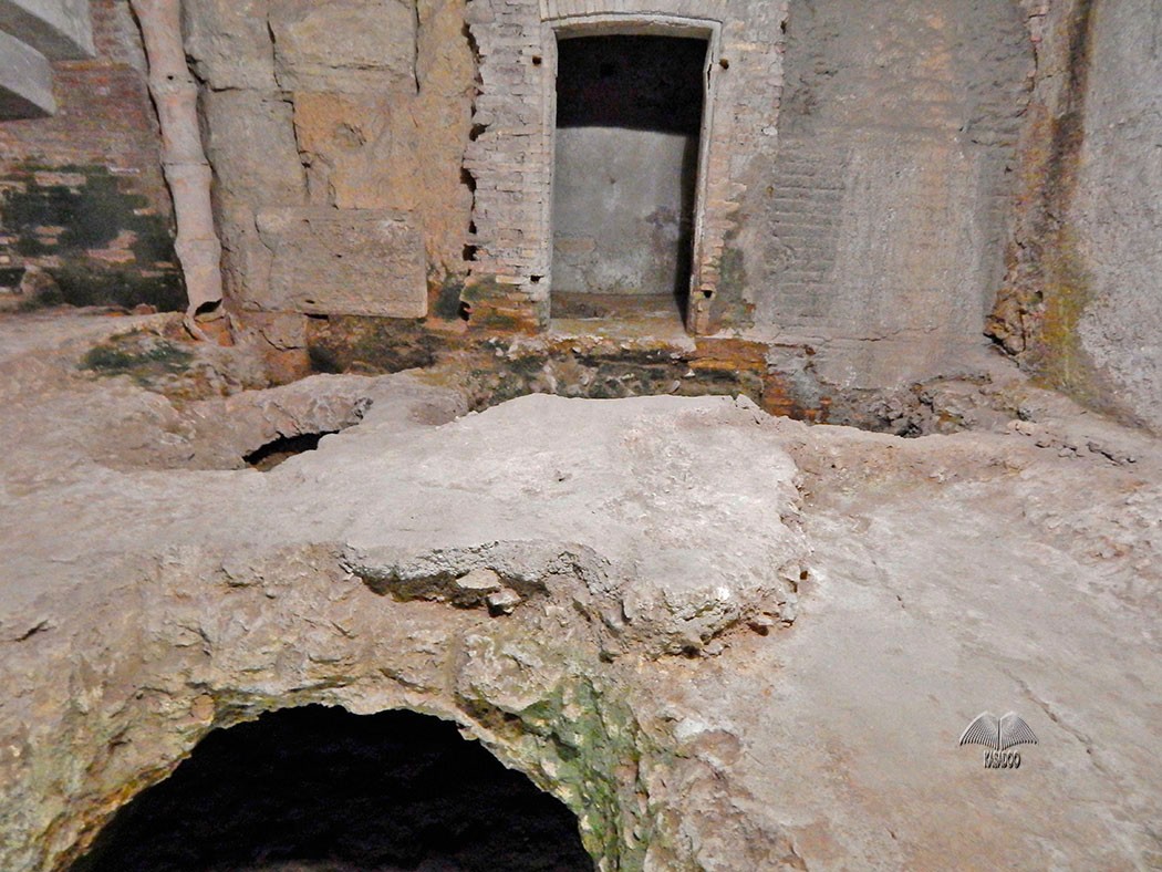 Photos of Balbi Crypt in Rome - KASADOO