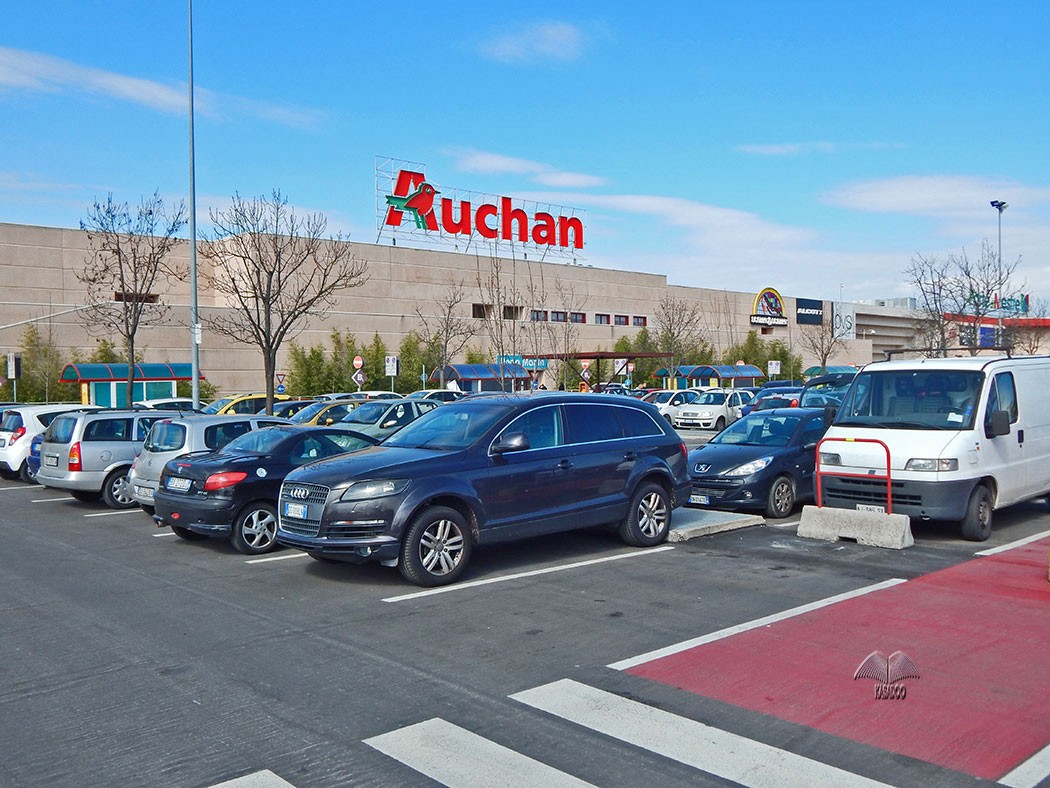 Photos of Auchan shopping mall in Venice - KASADOO