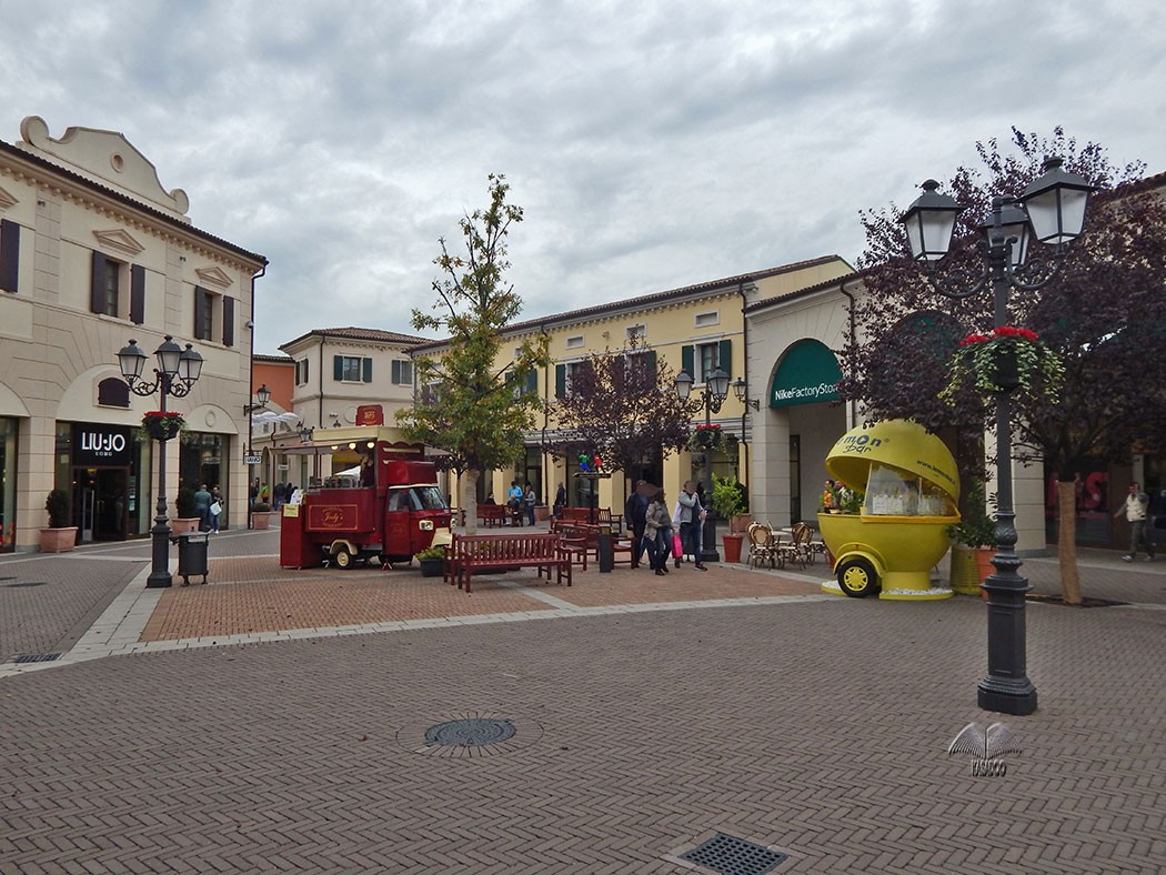 Photos of Noventa di Piave designer outlets - KASADOO